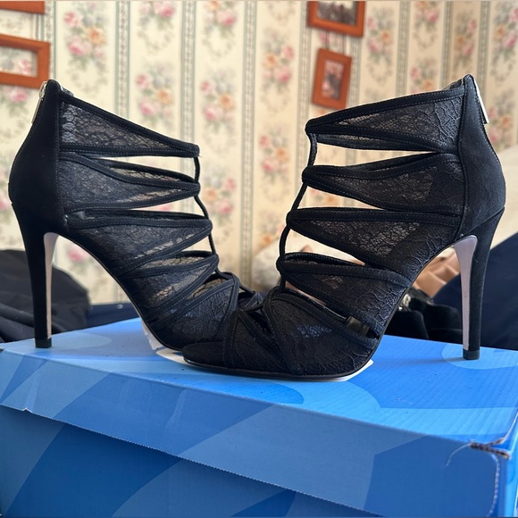 Ivanka Trump | Shoes | Black Ivanka Trump Heels Size 8m Beautiful And ...